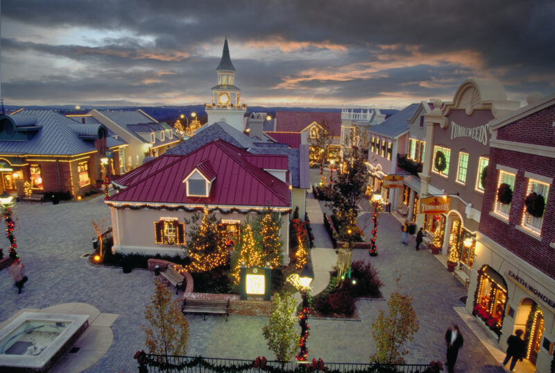 10 Magical Christmas Vacations in the US – Travels With The Crew